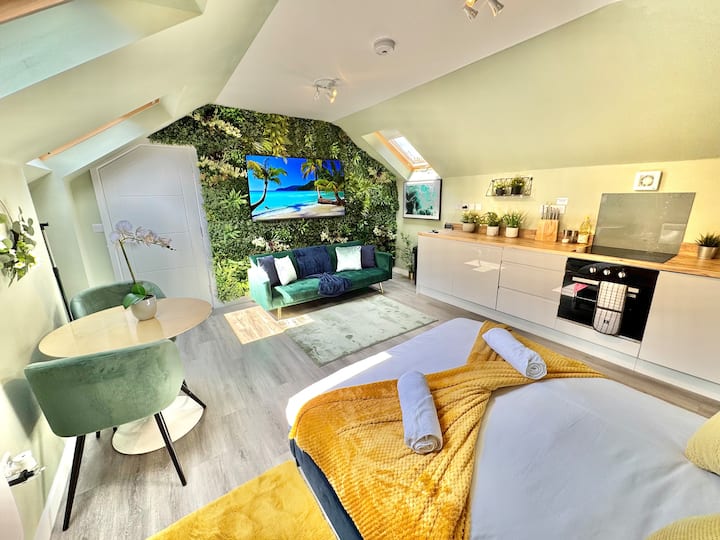 Luxe Chic Retreat - Minutes Walk To Town And Beach - Bournemouth