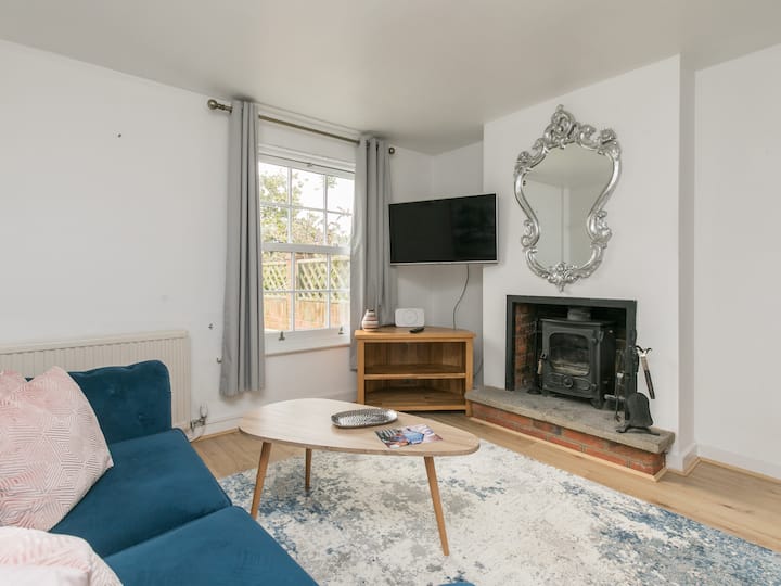 Modern Country Cottage In Cookham Dean - High Wycombe