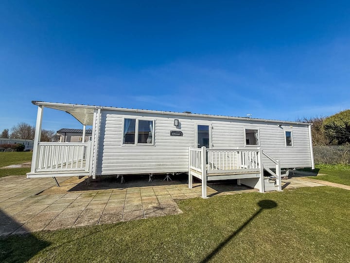 Caravan With Decking At Hopton Haven Ref 80016w - Great Yarmouth