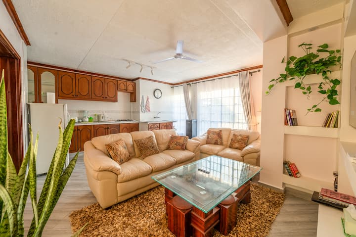 2 Br Penthouse | King Bed, Pool. Near Attractions - Mombasa
