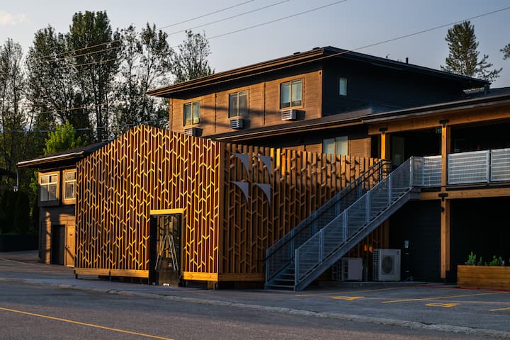 The Hutte - 3 Bedroom Apartment With Kitchen - Revelstoke