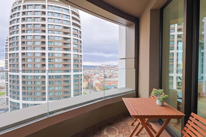 Skypark Tower 3-spacious Apartment, Free Parking - 布拉提斯拉瓦