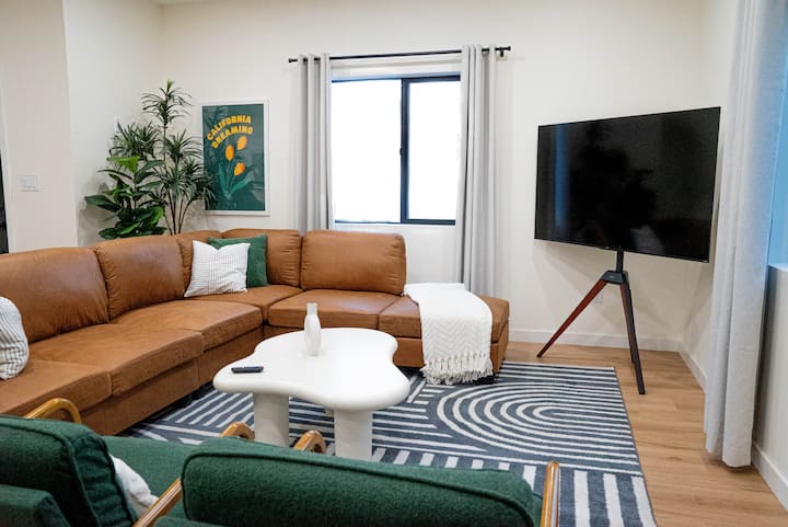 Majestic Getaway Near Disney | Pickleball & Games - Santa Ana, CA