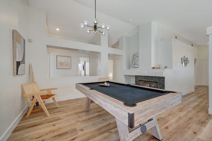 New Modern 5br Gem With Pool Table And Mini Golf - Las Vegas, NV