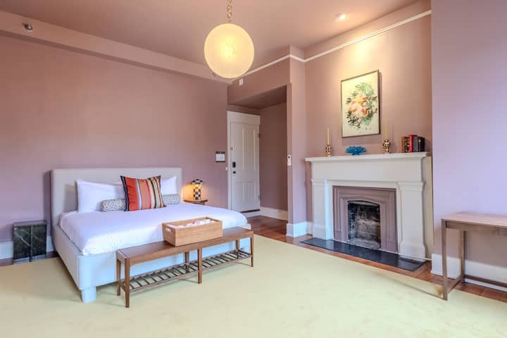 The Ashbrook Hotel-luxury King - Frankfort, KY