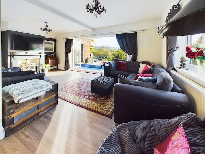 Large House With Pool Only 15 Mins From The Beach - Sidmouth