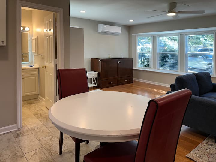 Studio Apartment With Private Entrance. - DeSoto, TX