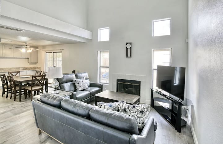 Private Las Vegas Retreat Near Red Rocks & Strip! - Las Vegas, NV