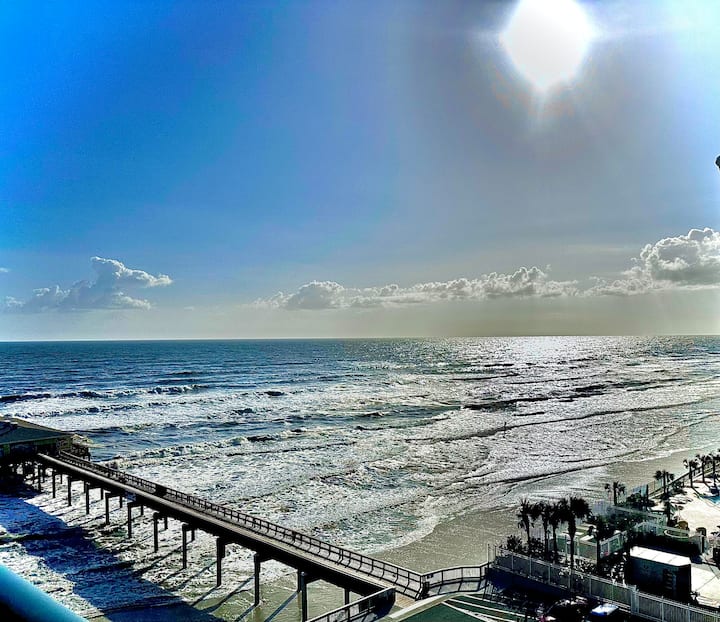 Sunglow Resort With Spectacular Ocean Views & Pool - Daytona Beach Shores, FL
