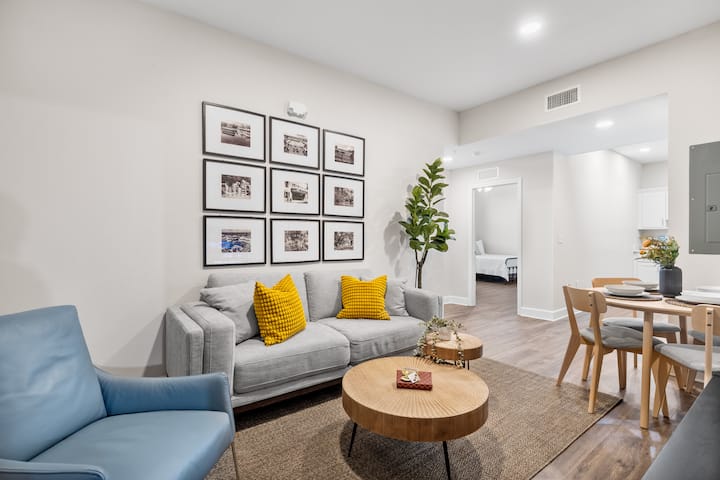 Downtown Ocala Square | Walk To Dining | 2br| Pets - 오캘라