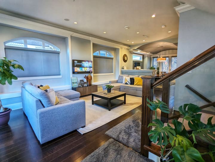 Contemporary 4br/4ba 
 Home In Central Vancouver - Vancouver