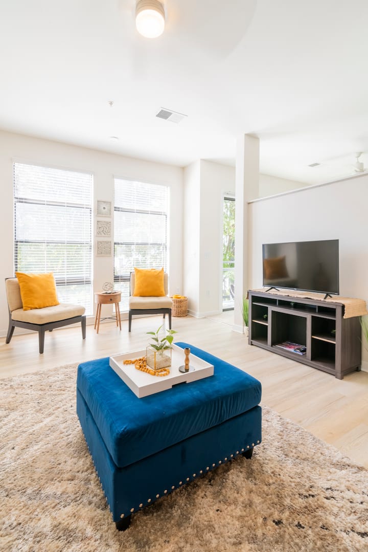 Stylish 2-bedroom Apt In Charlotte & Free Parking - Charlotte, NC