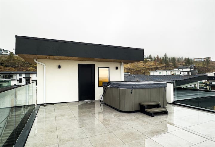 Pool/hot-tub+ Sauna & Lakeviews - West Kelowna