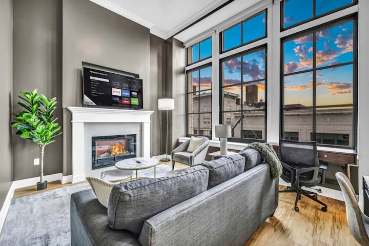 The Halle Downtown 2bd | Free Parking/gym/security - Cleveland Metroparks Zoo, Cleveland
