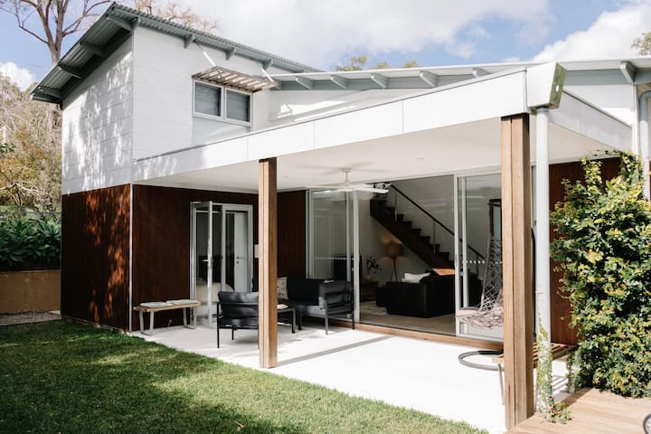 Modern Retreat - Near Beach, Walk To Cafes & Golf - Church Point