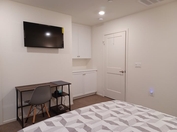 New Cosy 4 Level Townhouse - Downey, CA