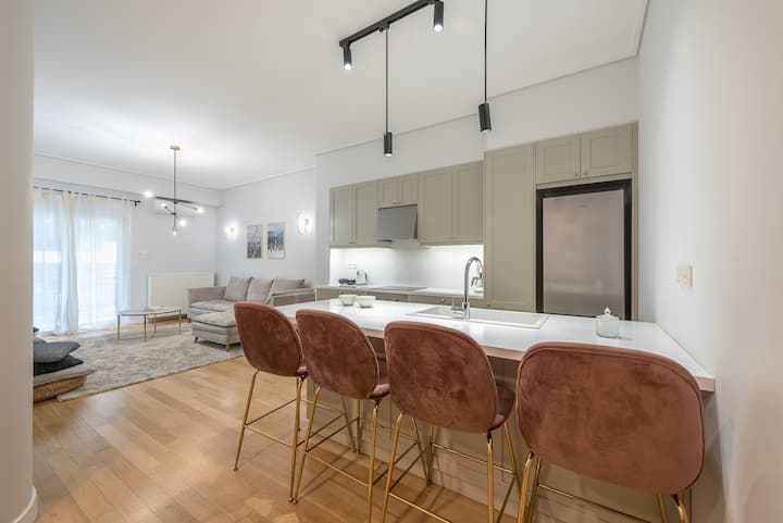 A Place 4u 49, Walking To Acropolis - Athens