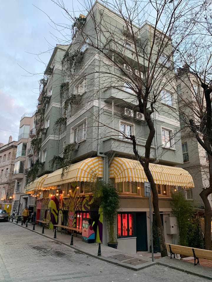 Popstel Electric Blue Room With Balcony - Karaköy