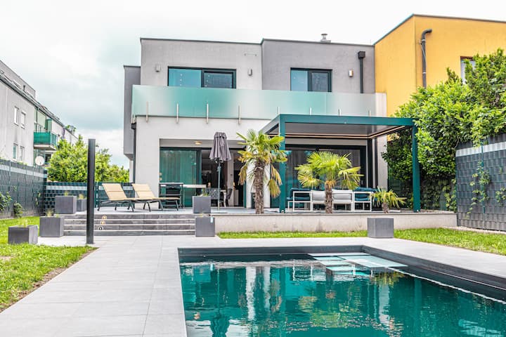 One Of A Kind Luxury Pool Villa W/ Sauna - Pets - Vienne
