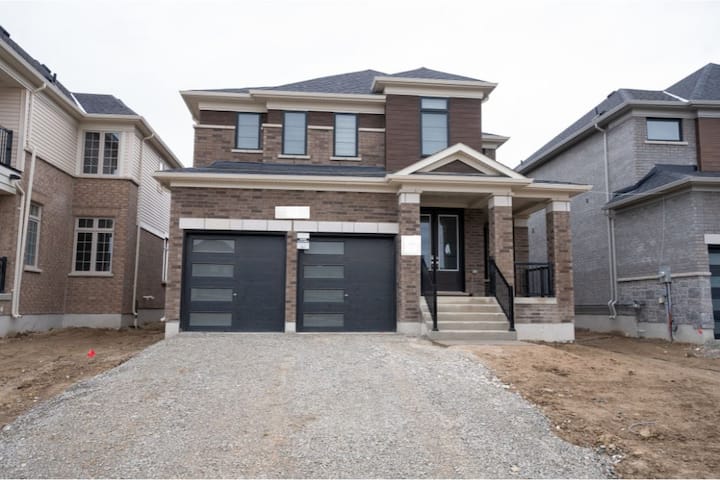 Newly Crafted Tottenham Escape|4br3.5wr Luxurystay - Hockley Valley