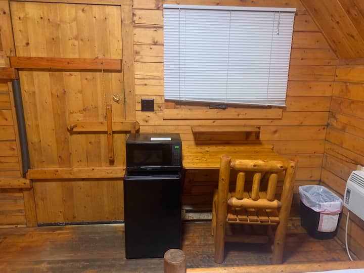 1 Room Rustic Cabin - Mirror Lake, Devens