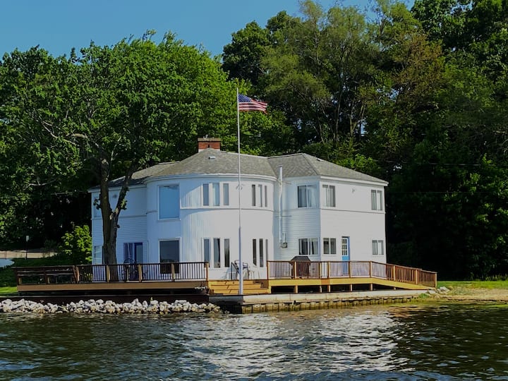 Family Cottage On Spring Lake - Grand Haven, MI