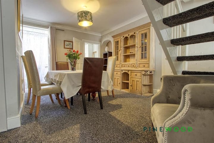 Charress House, 6 Beds, 3 Recep, 3 Bath, Sleeps 16 - Sherwood Forest