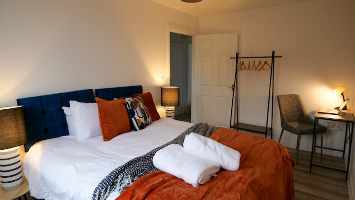 10% Off Weekly | Rainham Family Stay | Sleeps5 - Swindon