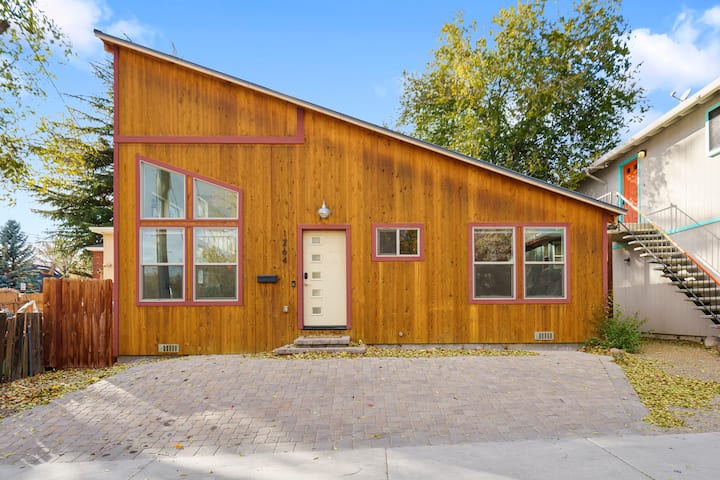 Comfy Midtown Cabin Walk To Cafes Single Story - Reno, NV