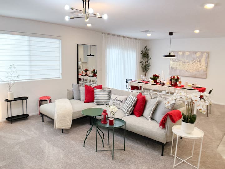 Stylish New 5b/3b Home With Loft Near Strip 3 Tvs - Henderson, NV