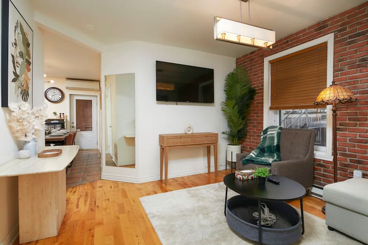 Prime Plateau Stay | Walk Everywhere - Montreal