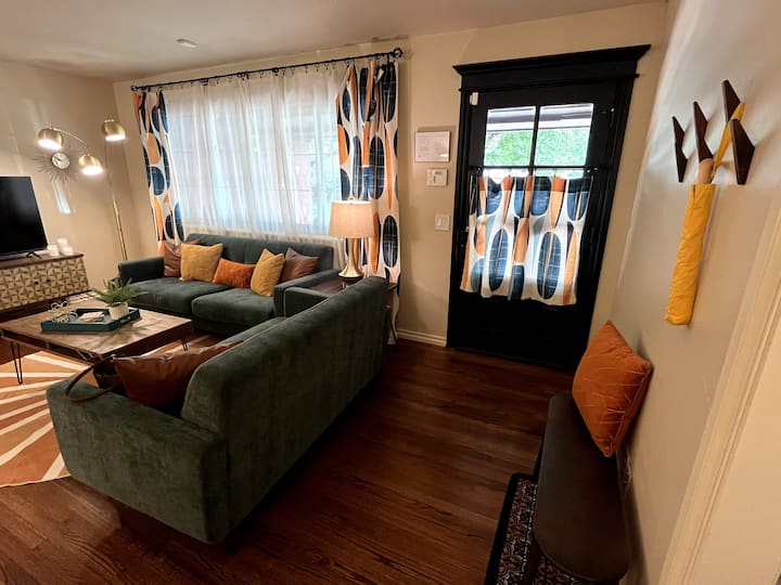Cozy 3br Mid-century Home In Central Okc - Oklahoma City, OK