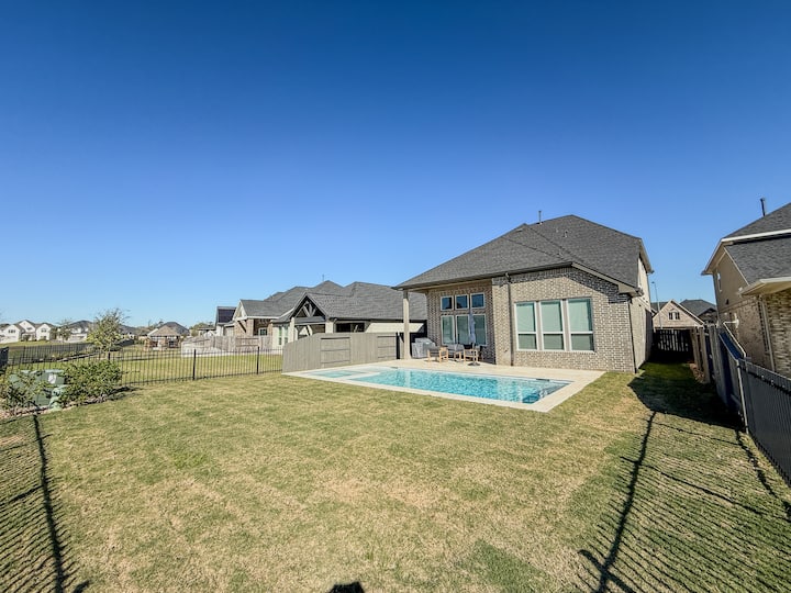 Lakefront Luxury With Pool & Spa - The Woodlands, TX