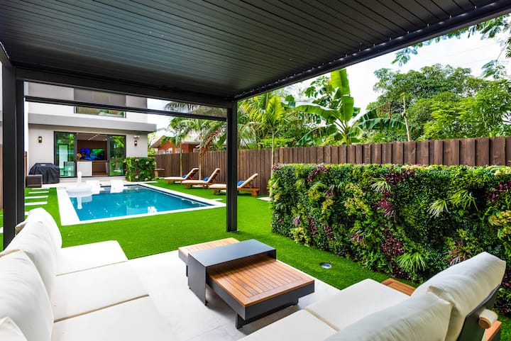 Elegant Luxury Escape W/ Pool Oasis | Arcade - Miami, FL