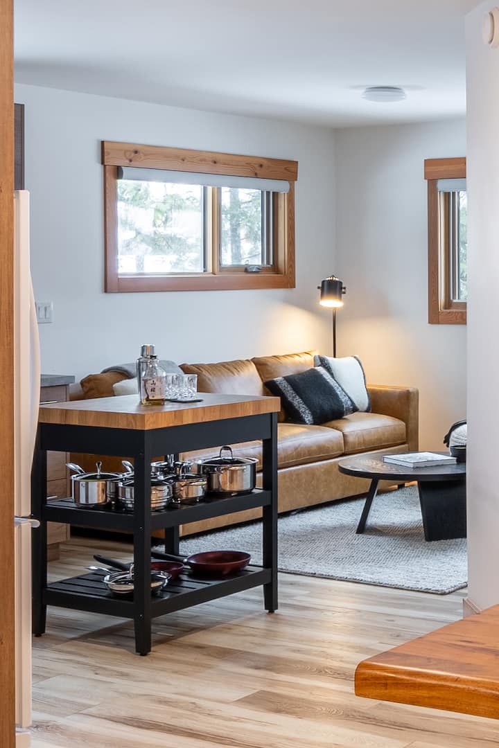 The Aspen Adventure House - Revelstoke