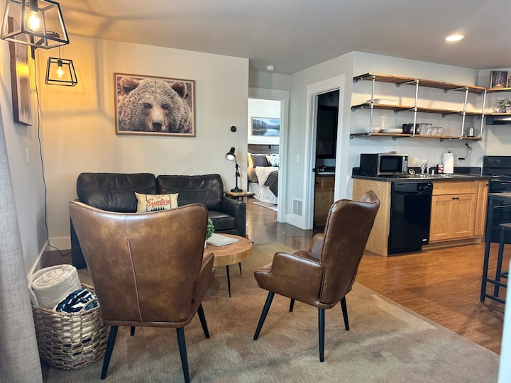 Cozy Apartment In Thriving Neighborhood - Billings, MT