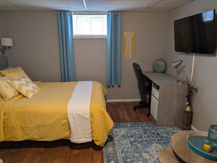 Deb's Yellow Den
(Breakfast Included) - Peterborough, ON, Canada