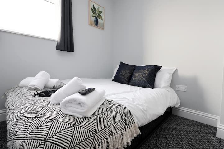 En-suite Double Room - Llanelli