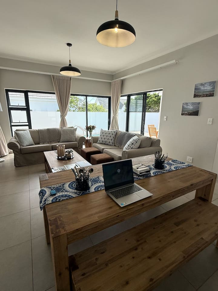 Luxury Paradise Getaway | Wi - Fi & Pool - St Francis Bay