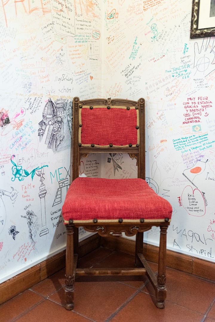 Strange Uncle 1001 Nights Room W Private Bathroom - Florenz