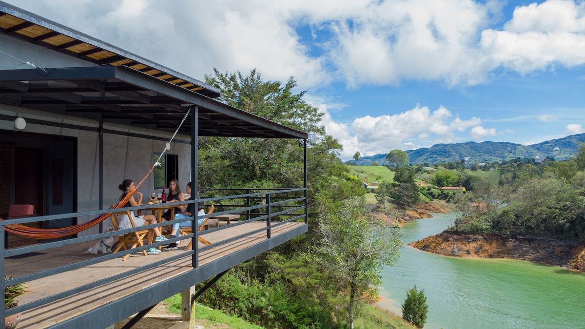 Cabin in Guatapé in front of the dam - Cabins for Rent in Guatapé ...