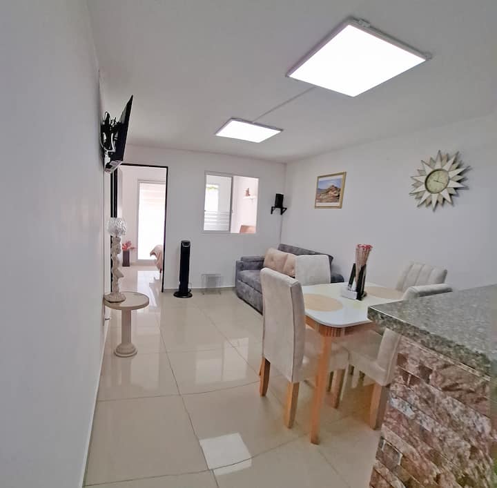 Central & Comfortable 2br W/ Parking - Bucaramanga