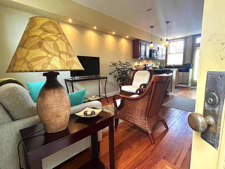Cozy Historic Home W/ Patio | Guest Favorite - Washington, D.C.