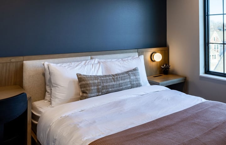 The Dylin | Studio Apartment - Madison, WI
