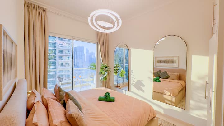 Skyline Dream Burj & Canal Views - Dubai
