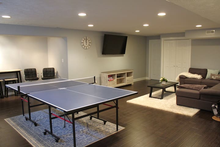 Spacious Basement Getaway | Ping Pong &I-80 Access - Lincoln, NE