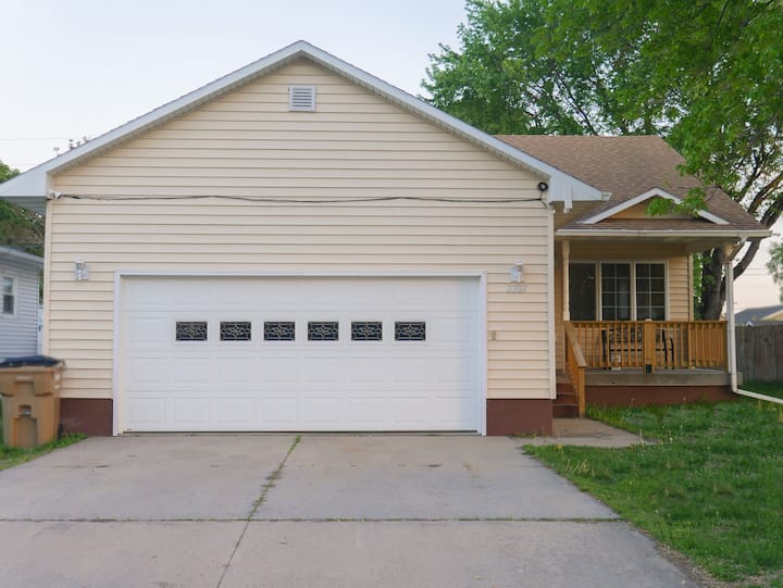 Big House, More Fun! - Grand Island, NE