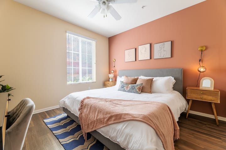 Chic 1bd Escape In Oc | Near Disney & Uci + Patio - Tustin, CA
