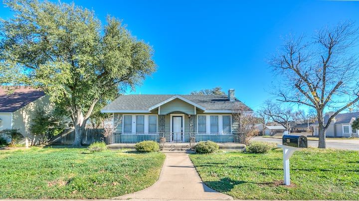Timeless & Historic 3br/2ba Home - San Angelo, TX