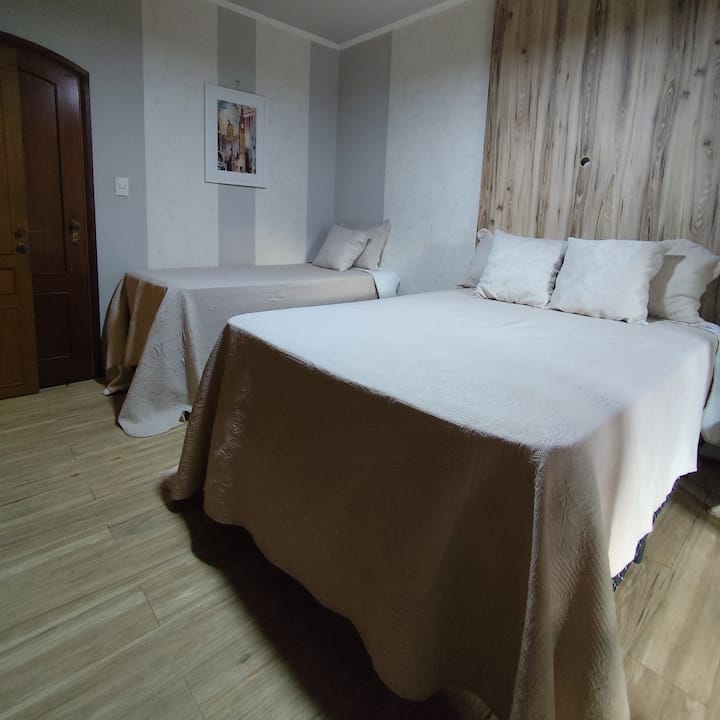 Suíte 01 - Triplo (Casal + Solteiro) - Rio Claro